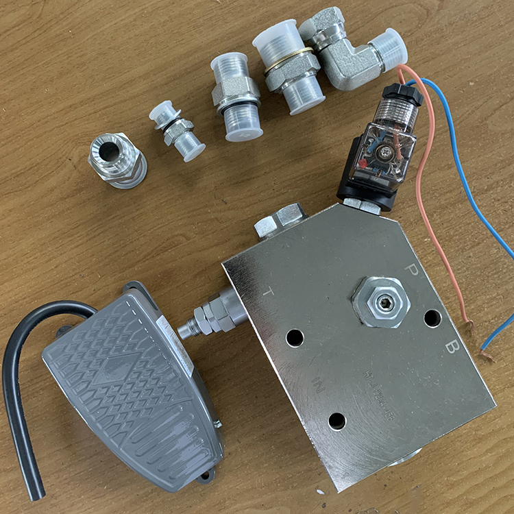 Hydraulic flow divider valve for backhoe loader hydraulic breaker ...